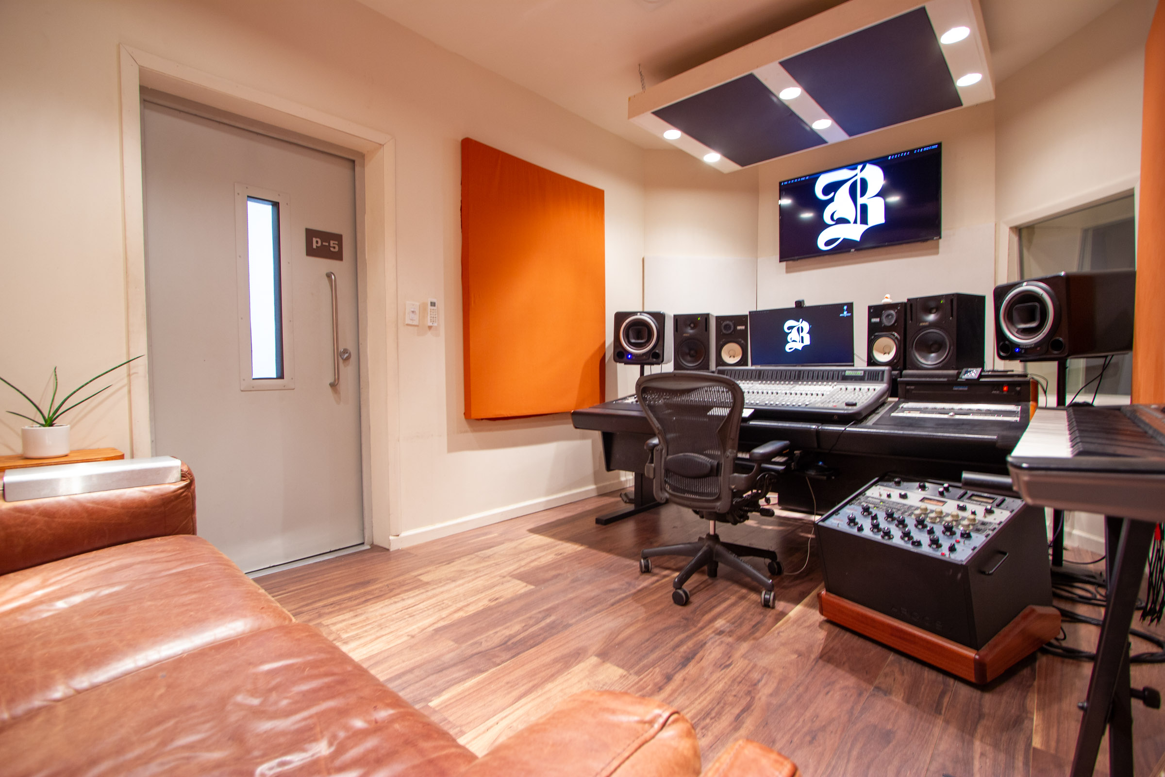 STUDIO B